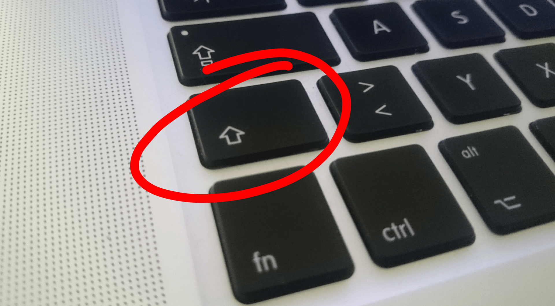 Wo ist die Umschalttaste auf der Mac Tastatur?